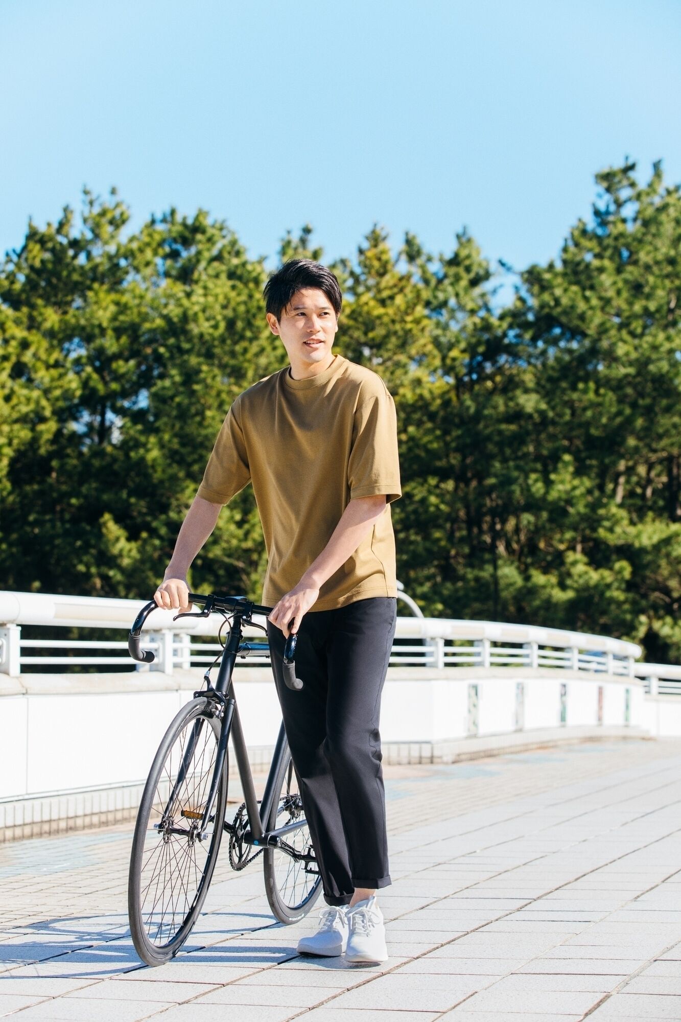 Multitasking T-shirts: taking you from day to night | UNIQLO TODAY ...