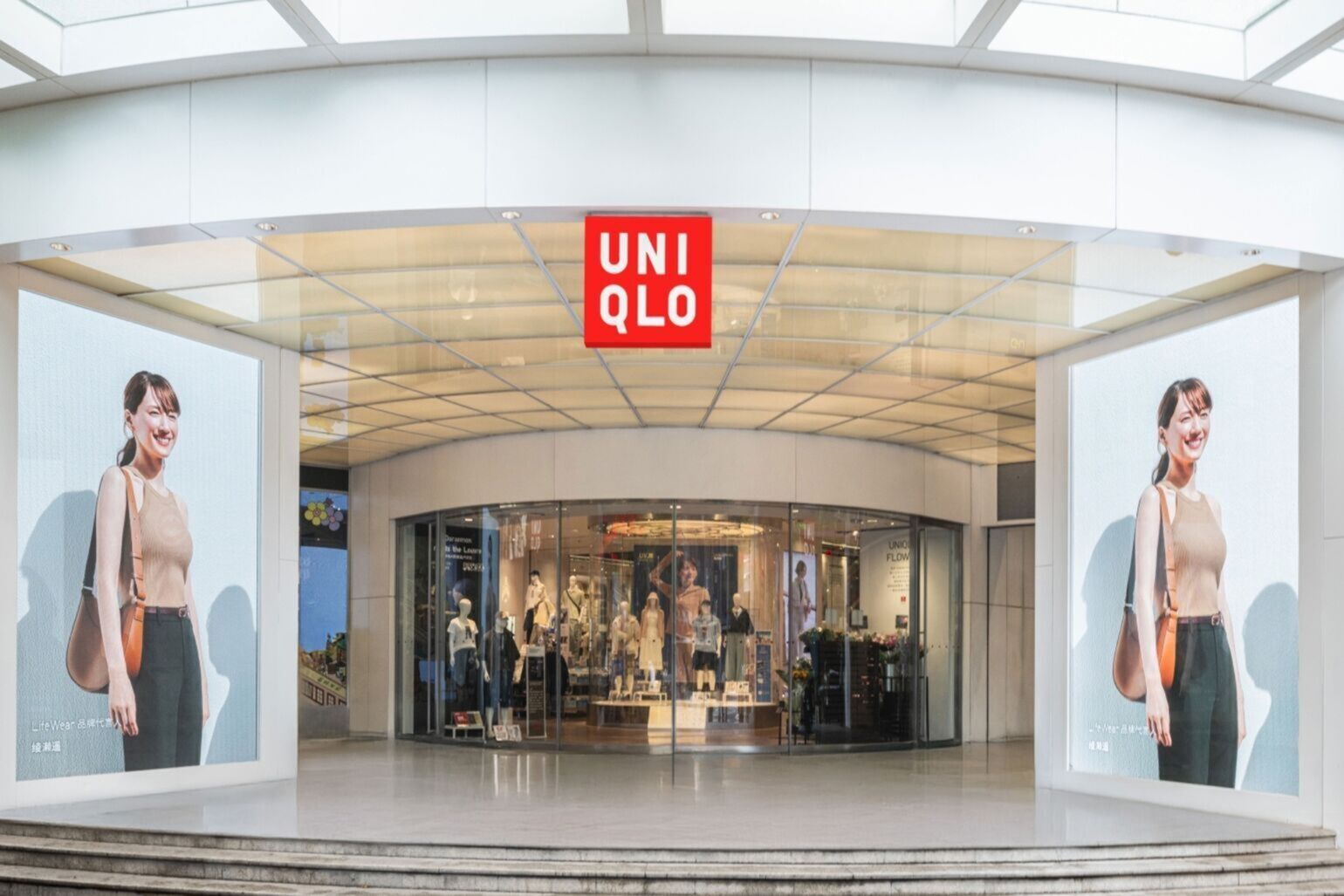 「UNIQLO SHANGHAI」店開展宣傳活動UNIQLO LifeWear 品牌代言人綾瀨遙驚喜登場 | TODAY'S PICK UP | UNIQLO HK