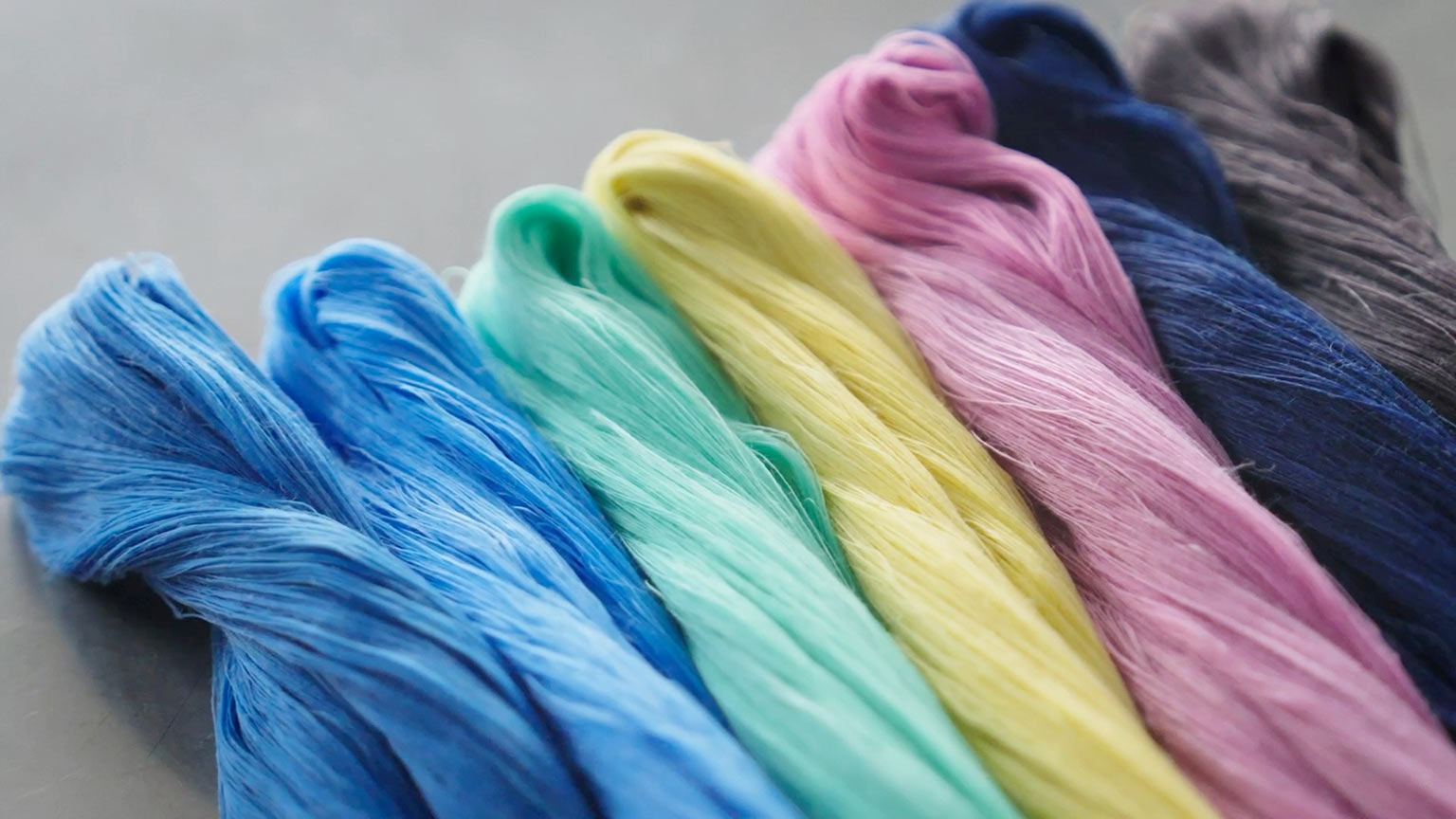 Premium Linen Shirt｜Masterpiece | UNIQLO AU