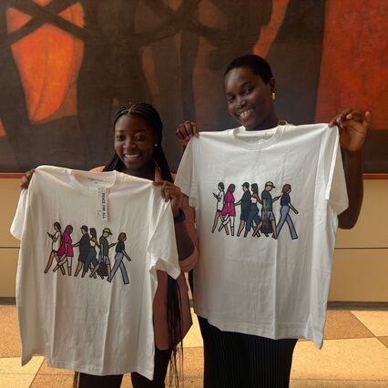 UNIQLO USA team distributes PEACE FOR ALL t-shirts at United Nations ...